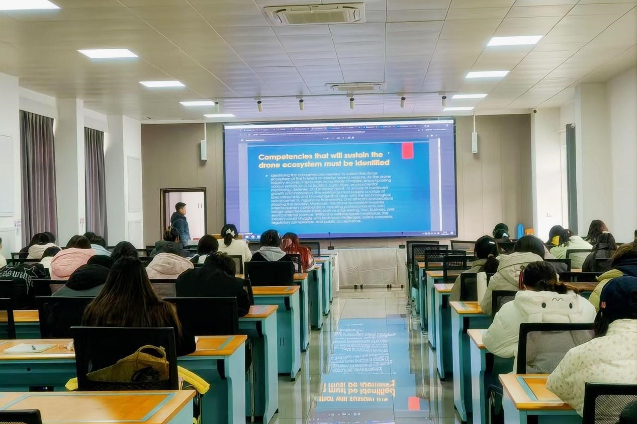 菲律宾圣保罗大学Brian Bantugan教授应邀来学院作学术讲座-商学院